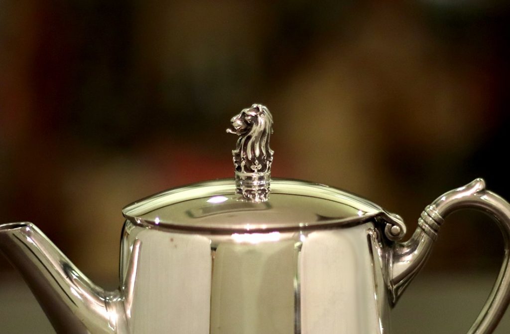 最高級ホテル「ザ・リッツ・カールトン」の貴重なシルバーポットの紹介！｜英国紅茶専門店ロンドンティールーム